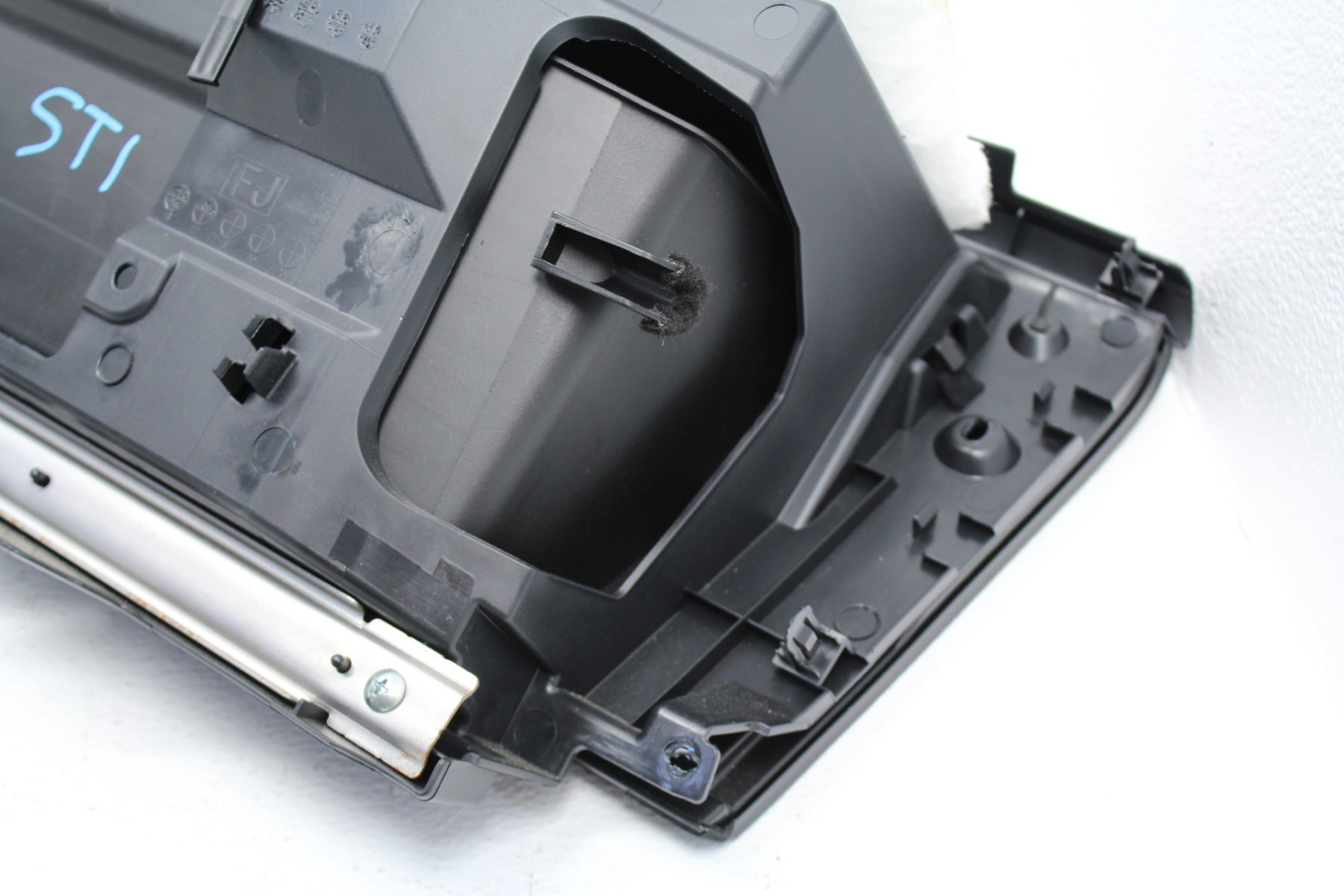 2015-2018 SUBARU IMPREZA WRX & STI GLOVE BOX ASSEMBLY 15 16 17 18 ...